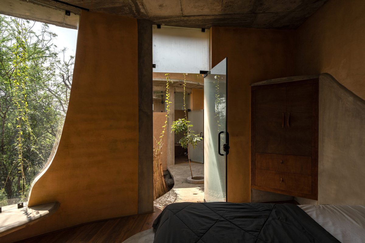 This Organic House Rolls into the Vibrant Green Landscape Naturally ...