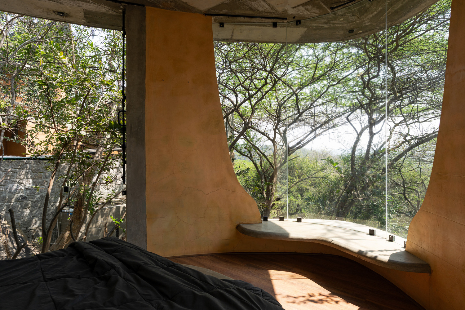 This Organic House Rolls into the Vibrant Green Landscape Naturally ...