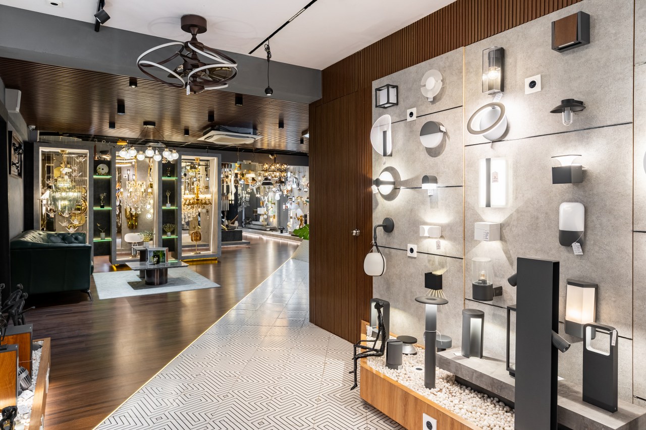 This Lighting Showroom Interiors Glows With Spatial Drama | Yellow ...