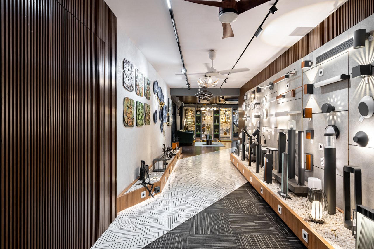 This Lighting Showroom Interiors Glows With Spatial Drama | Yellow ...