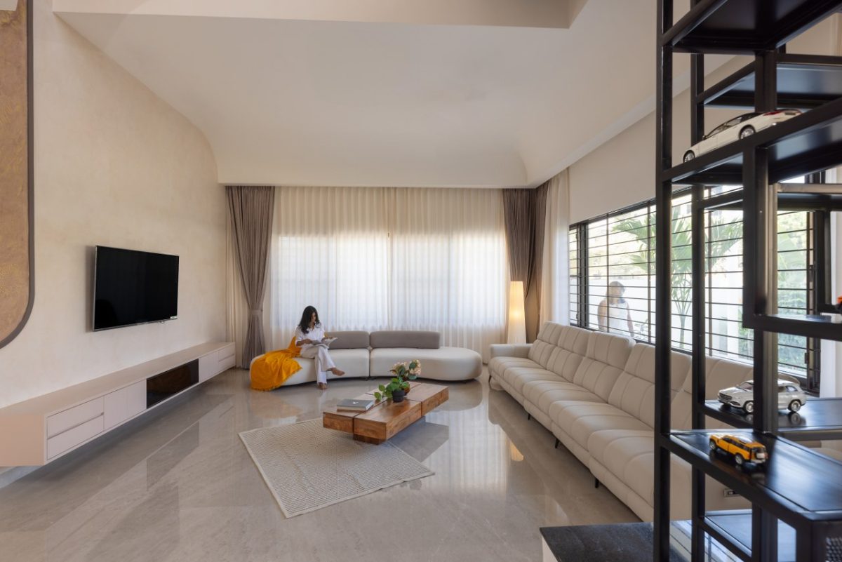 This Sloping Roof House Evolved After the Initial Construction Phase ...