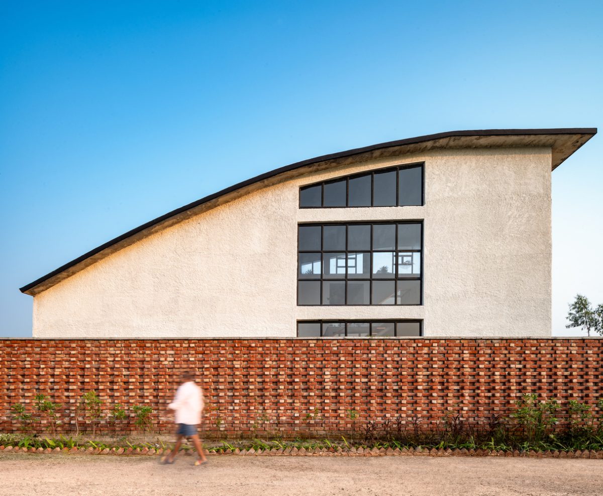 Whispering Arc is a Vernacular Farmhouse Rooted in the Poetry of Place ...