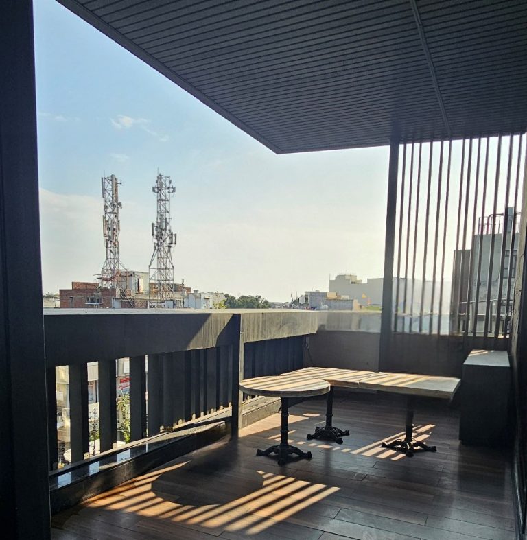 This Vintage Office Blends Raw Design with Industrial Charm | ArchiDes