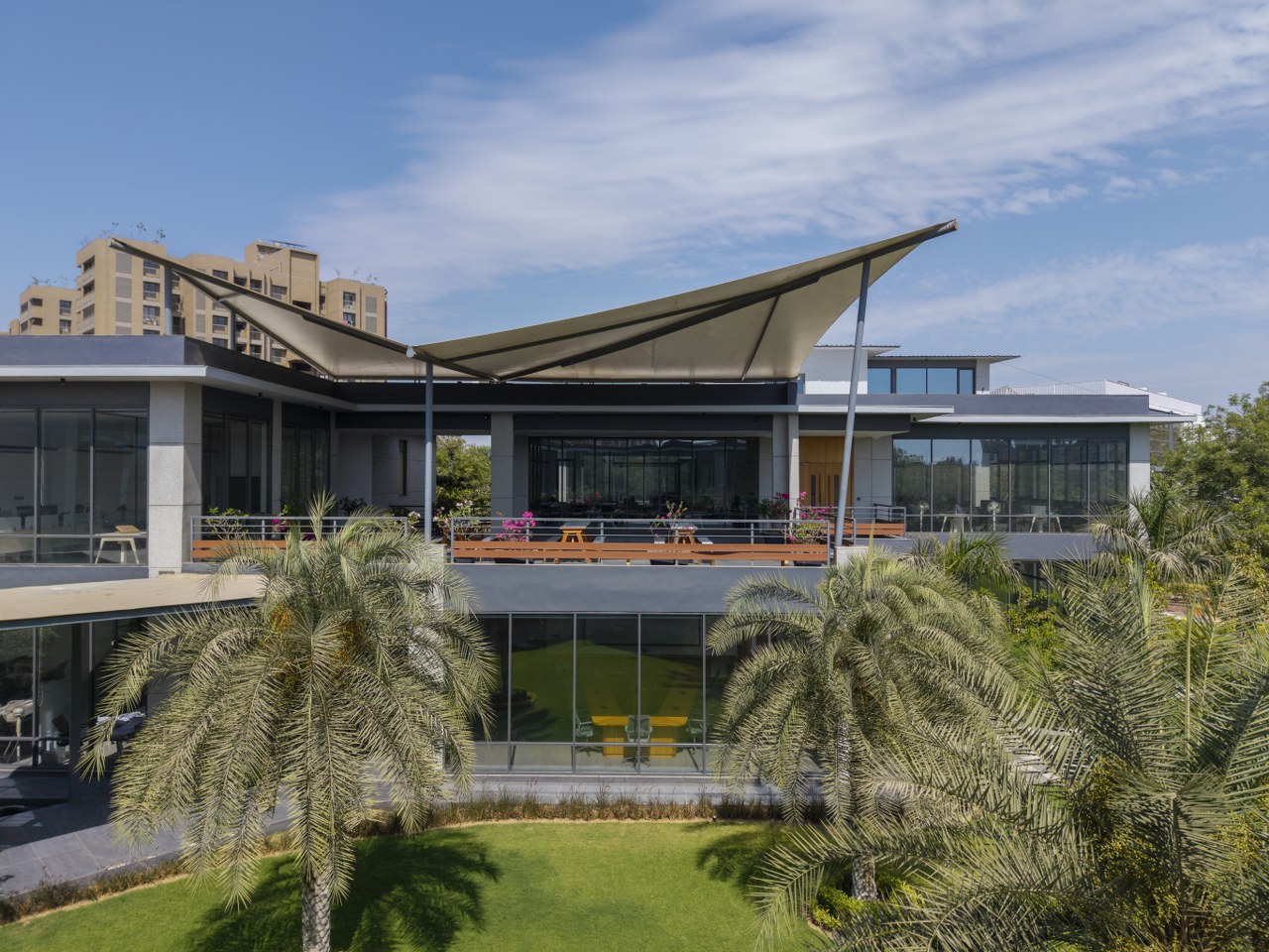 The MARS Corporate House is a Minimalist Response to Urban Density ...