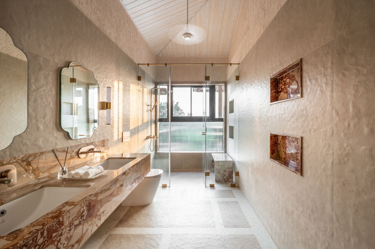 This Stone-Clad Villa is an Inviting Showcase of Modern Rustic Houses ...