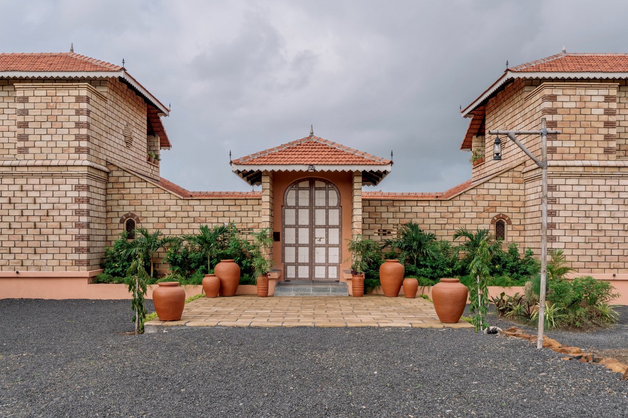This Sandstone House is a Celebration of Context and Craft | d6thD ...