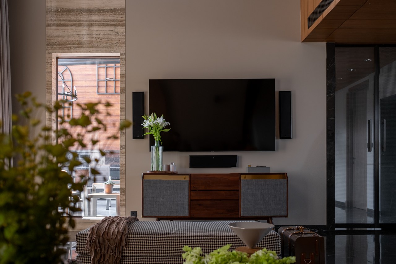 This 8,000 square foot Home in Indore is a Showcase of Refined Wooden ...