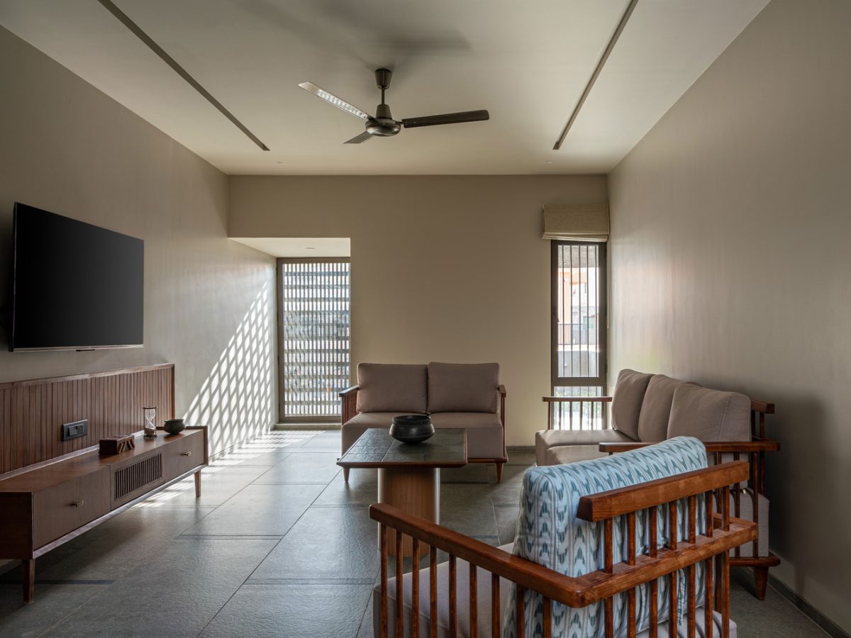 The H Shape House is a Contemporary Urban Dwelling Embracing Contextual ...