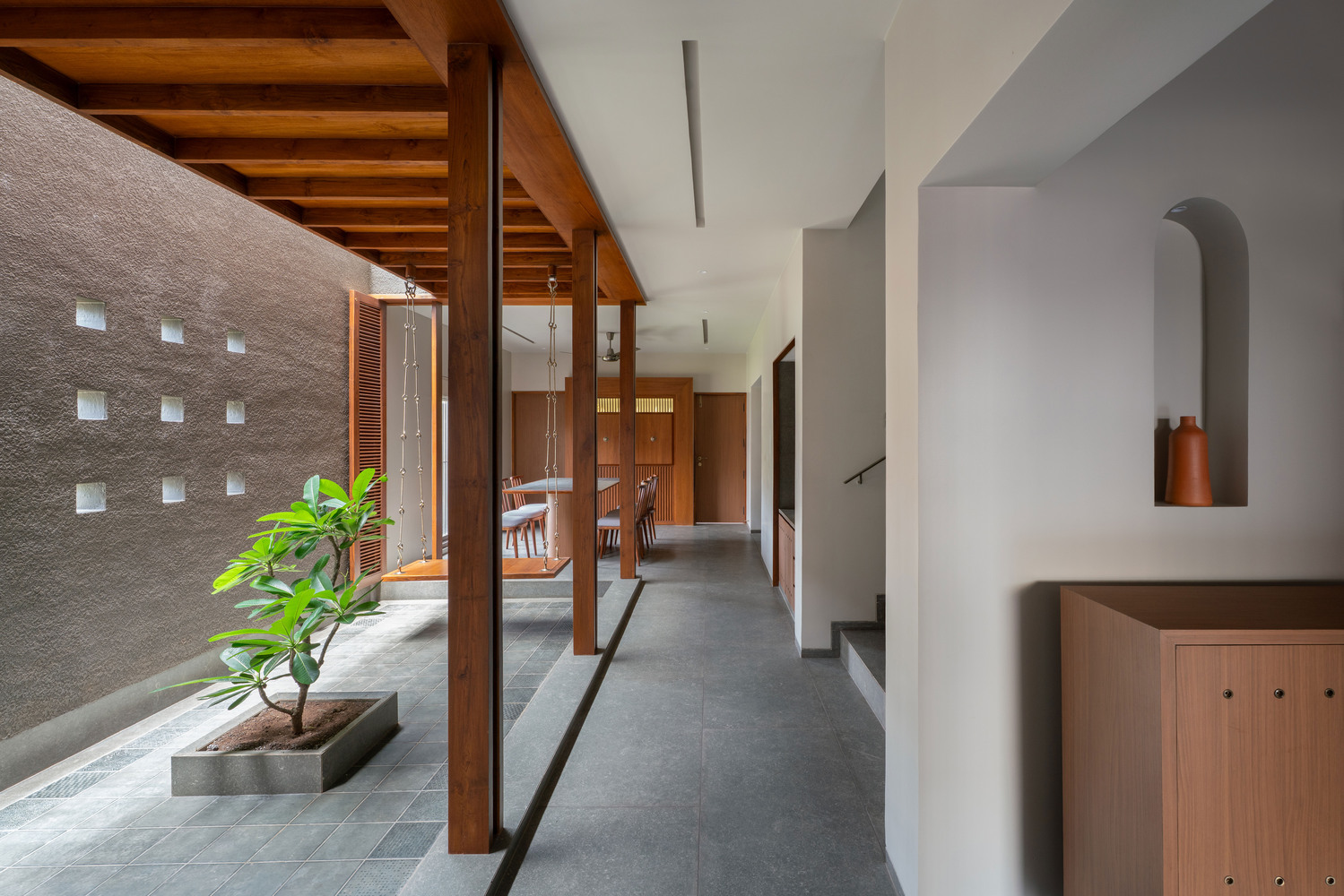 The H Shape House is a Contemporary Urban Dwelling Embracing Contextual ...