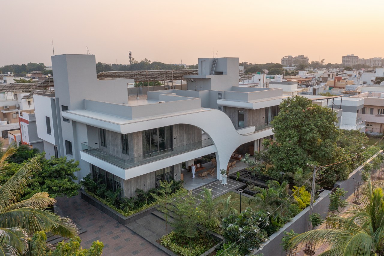 This Contemporary Courtyard House Creates a Serene Urban Oasis | Ace ...