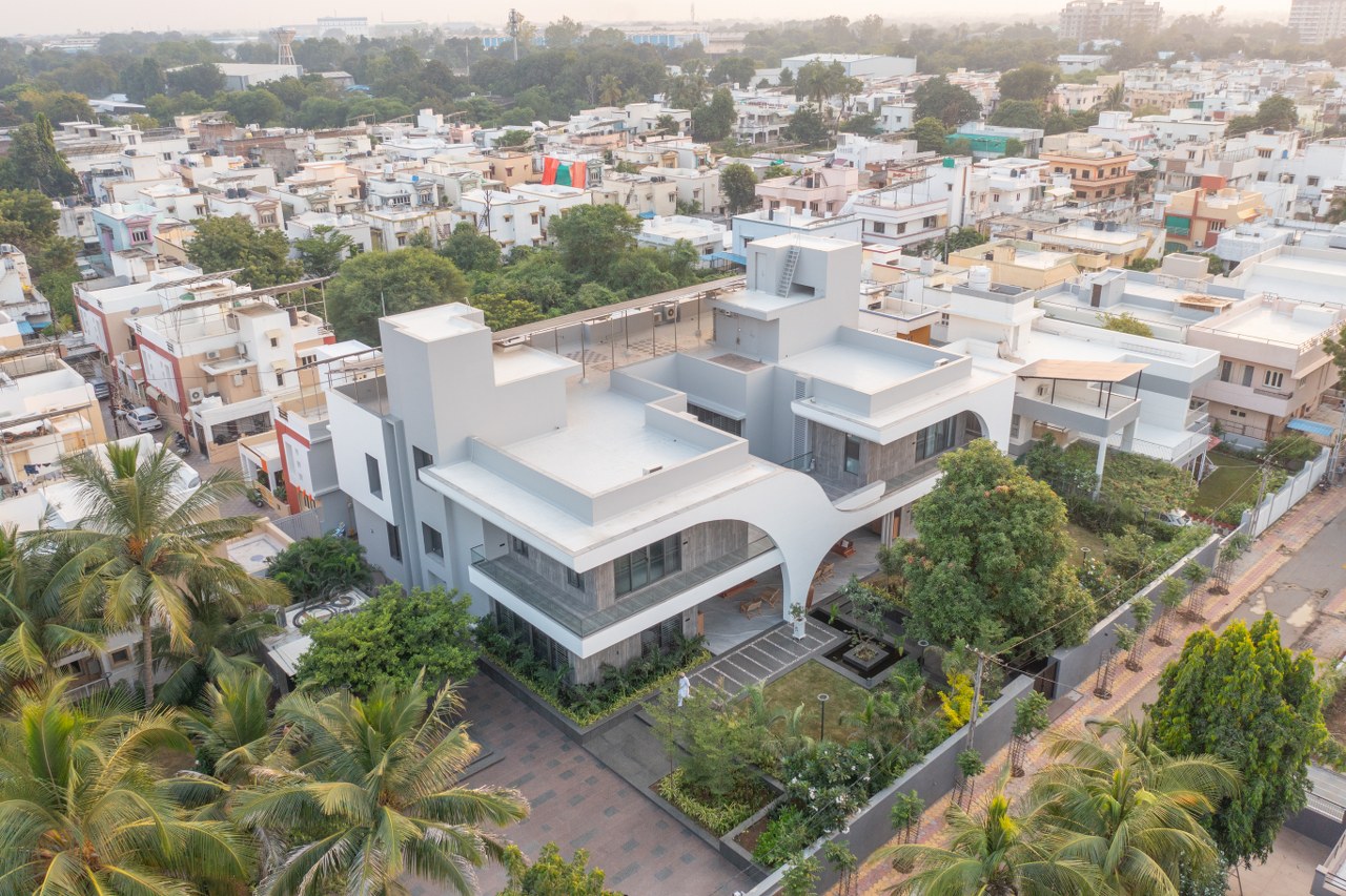 This Contemporary Courtyard House Creates a Serene Urban Oasis | Ace ...