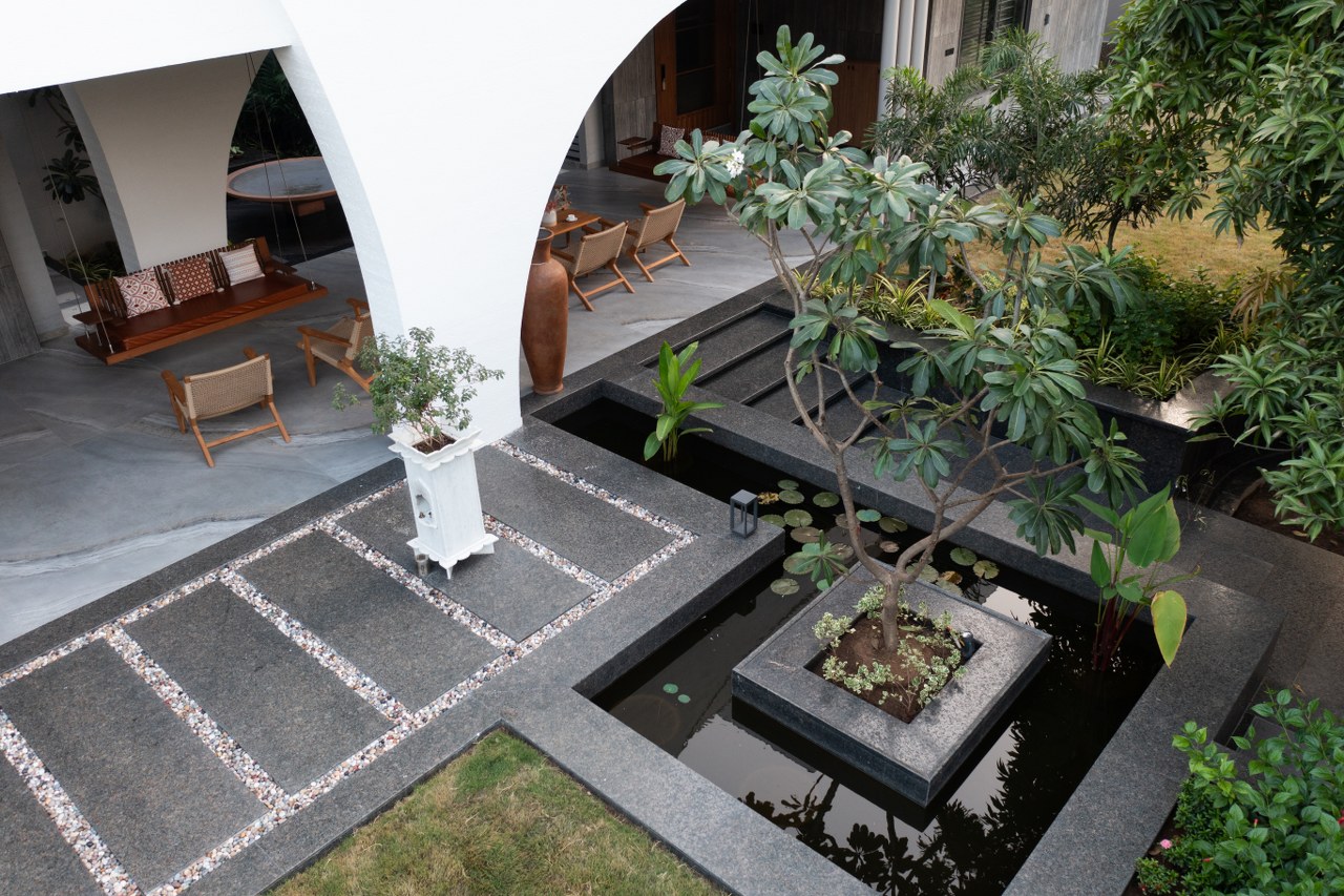 This Contemporary Courtyard House Creates a Serene Urban Oasis | Ace ...