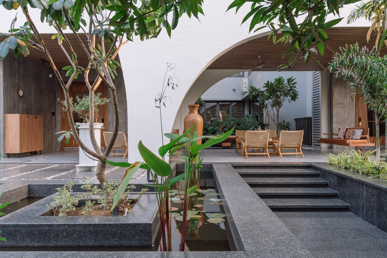 This Contemporary Courtyard House Creates a Serene Urban Oasis | Ace ...