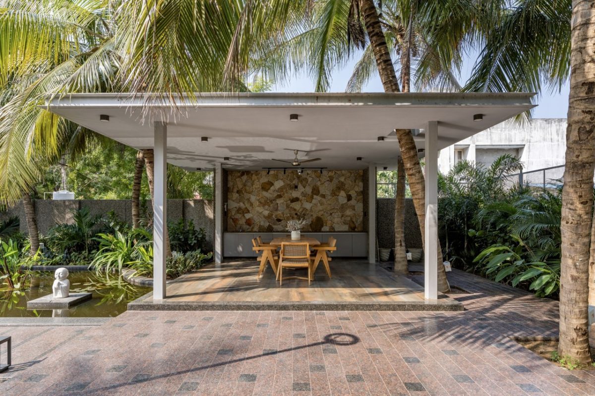 This Contemporary Courtyard House Creates a Serene Urban Oasis | Ace ...