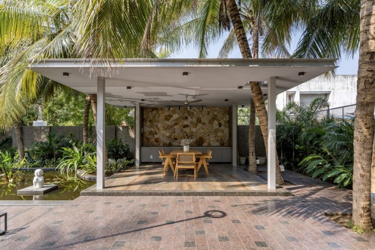 This Contemporary Courtyard House Creates a Serene Urban Oasis | Ace ...
