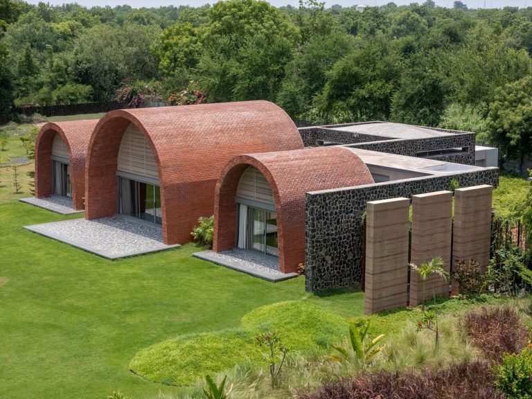 Vault House Accentuates Timeless Living Environment | MS DESIGN STUDIO