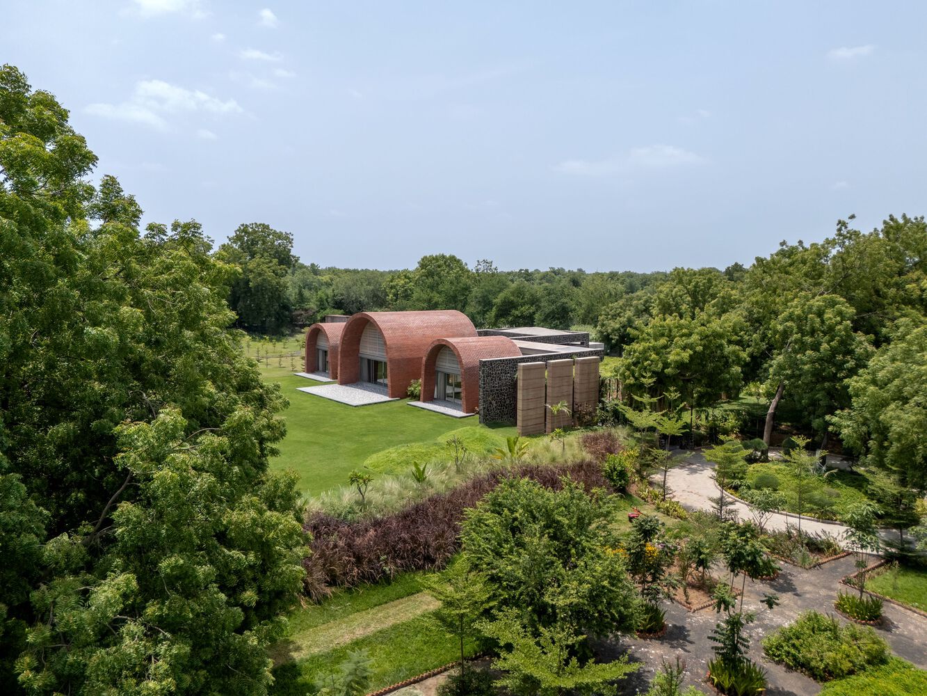 Vault House Accentuates Timeless Living Environment | MS DESIGN STUDIO