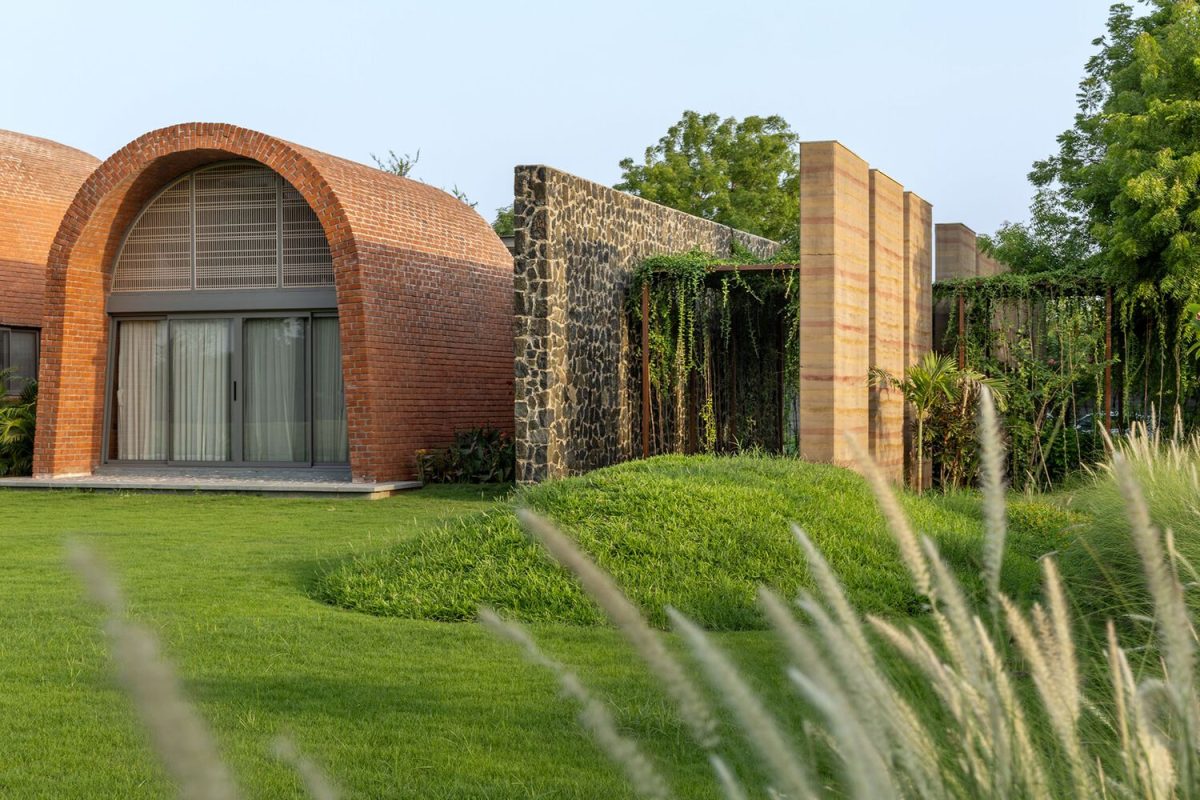 Vault House Accentuates Timeless Living Environment | MS DESIGN STUDIO