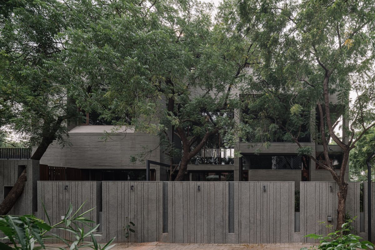 This Brutalist Architecture House Embraces Nature | Studio Saransh ...
