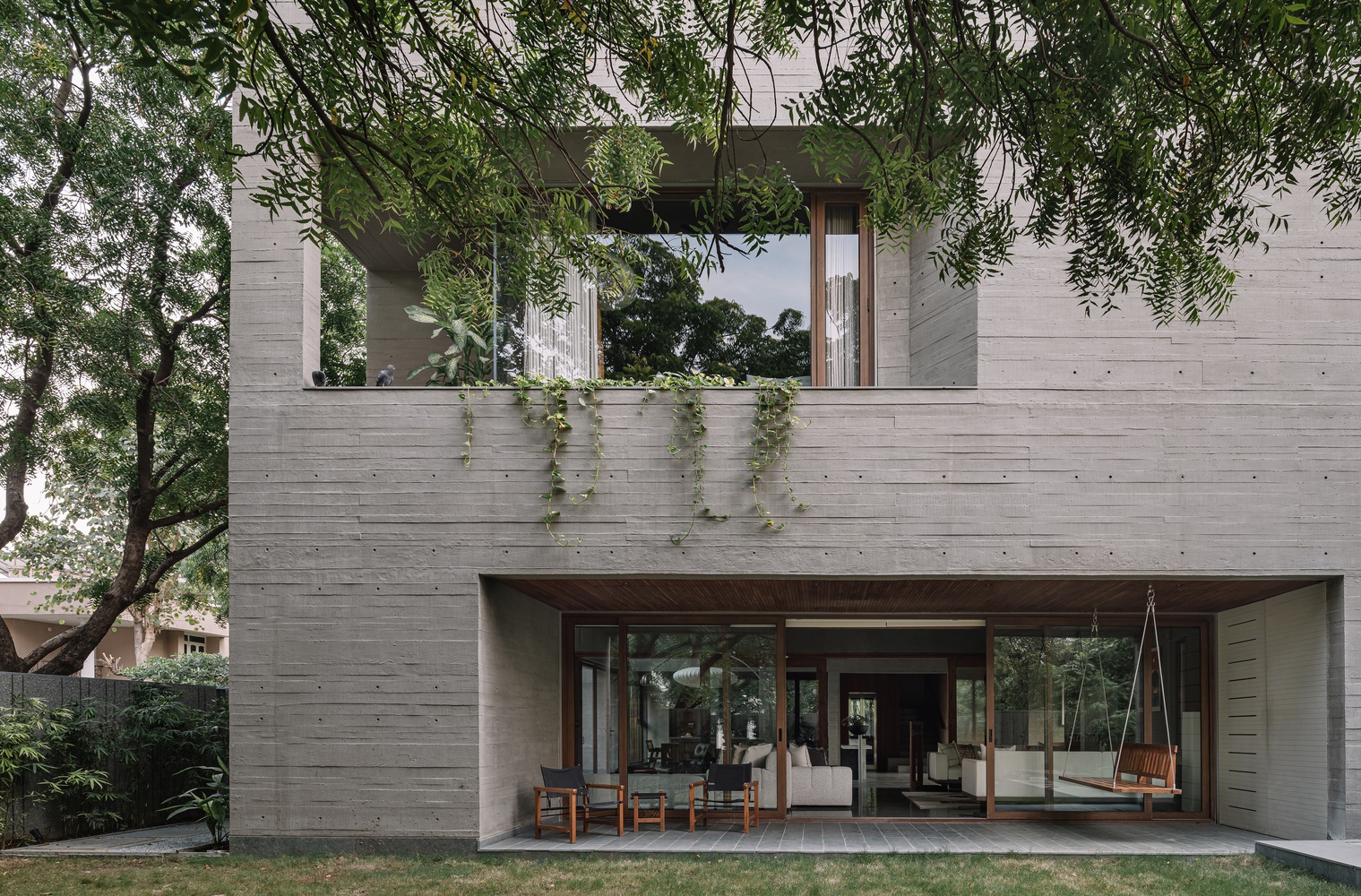 This Brutalist Architecture House Embraces Nature | Studio Saransh ...