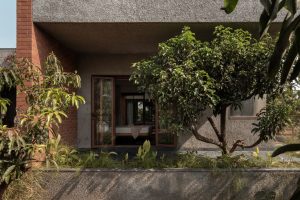 Vishram Vaadi Nu Ghar is a Countryside House Design Immersed in Greens ...
