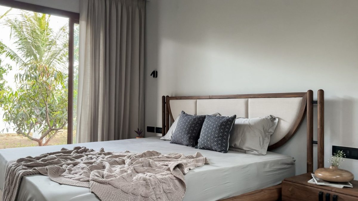 Vishram Vaadi Nu Ghar is a Countryside House Design Immersed in Greens ...