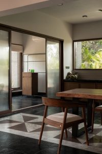 Vishram Vaadi Nu Ghar is a Countryside House Design Immersed in Greens ...