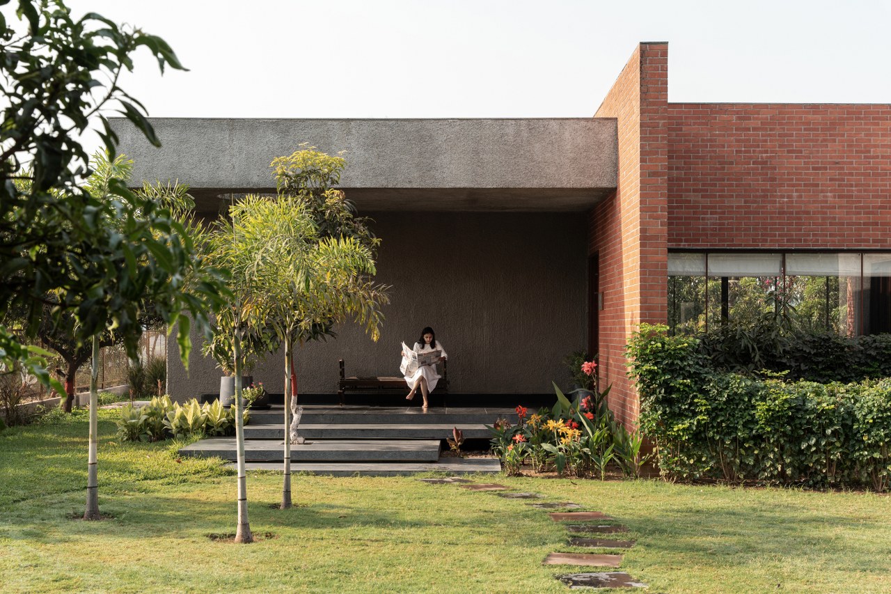 Vishram Vaadi Nu Ghar is a Countryside House Design Immersed in Greens ...