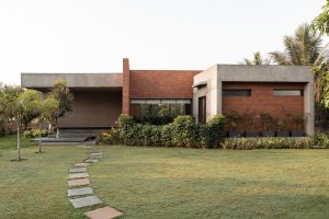 Vishram Vaadi Nu Ghar is a Countryside House Design Immersed in Greens ...