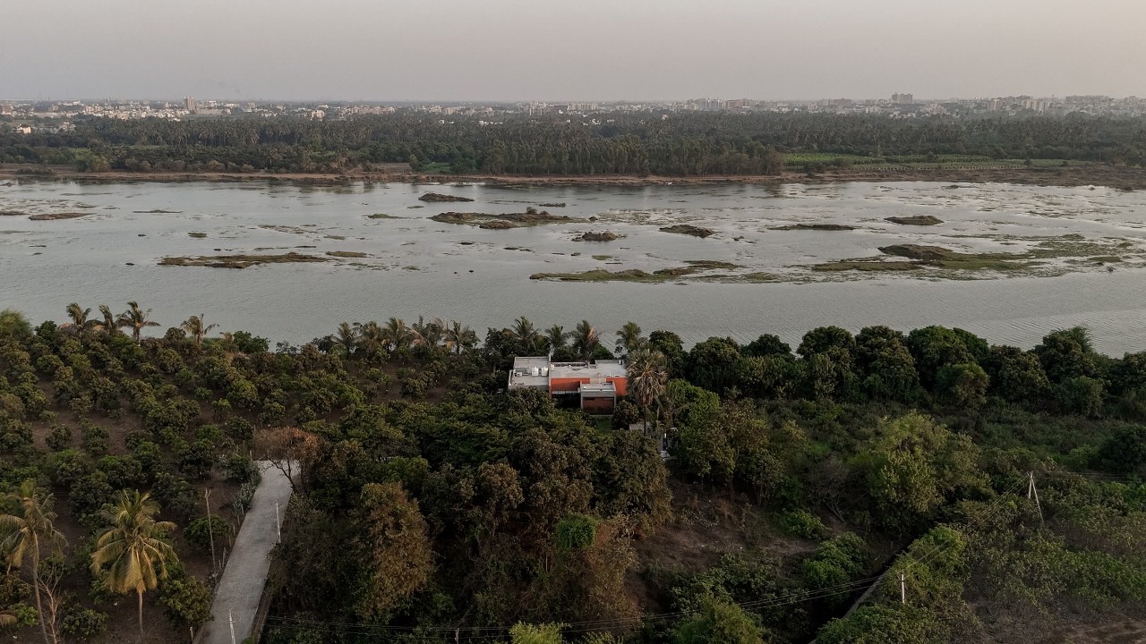 Vishram Vaadi Nu Ghar is a Countryside House Design Immersed in Greens ...