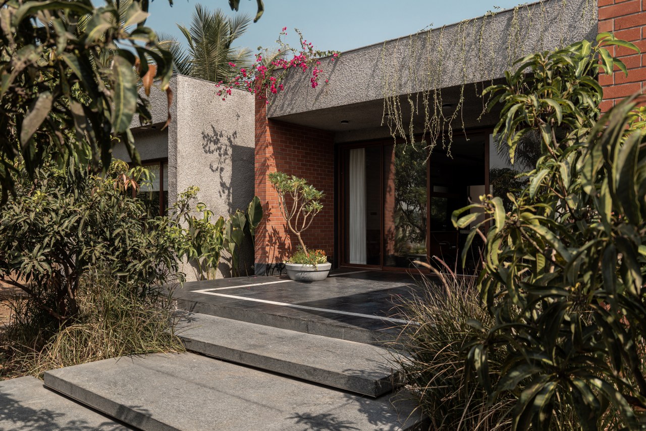 Vishram Vaadi Nu Ghar is a Countryside House Design Immersed in Greens ...