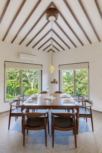 This Cozy Retreat Seamlessly Blends Nature and Architecture | Volume Design