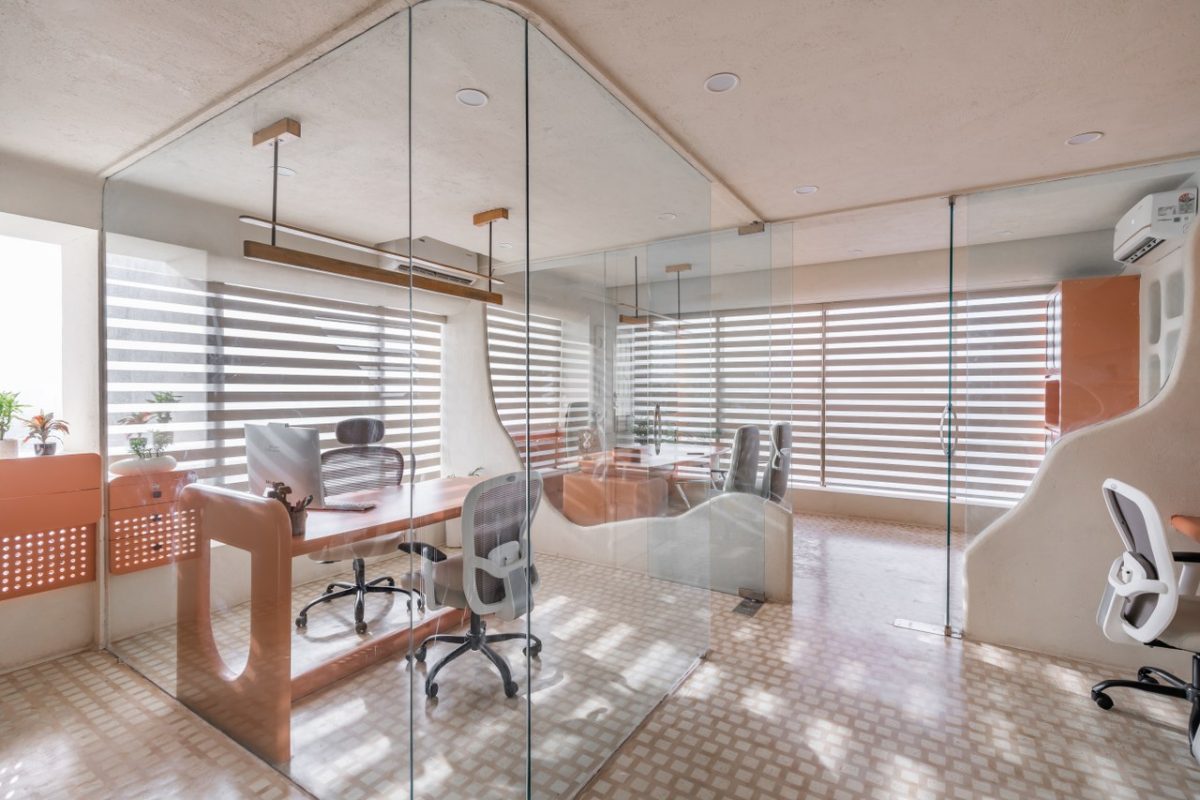 With Focus on Ergonomic Design, This Office Space Breaks Monotony ...