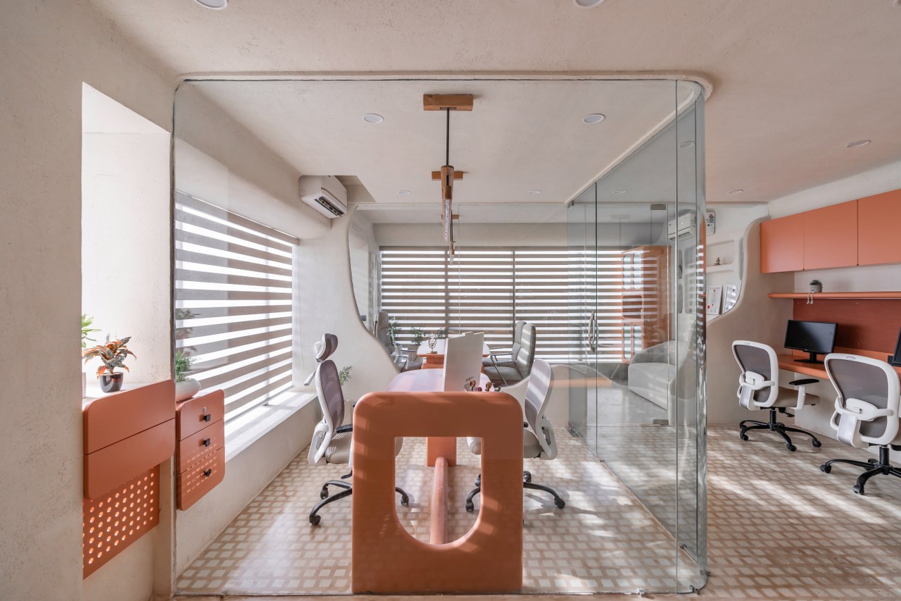 With Focus on Ergonomic Design, This Office Space Breaks Monotony ...