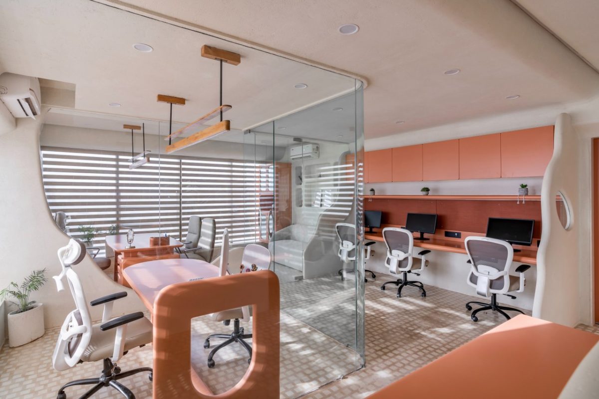 With Focus on Ergonomic Design, This Office Space Breaks Monotony ...