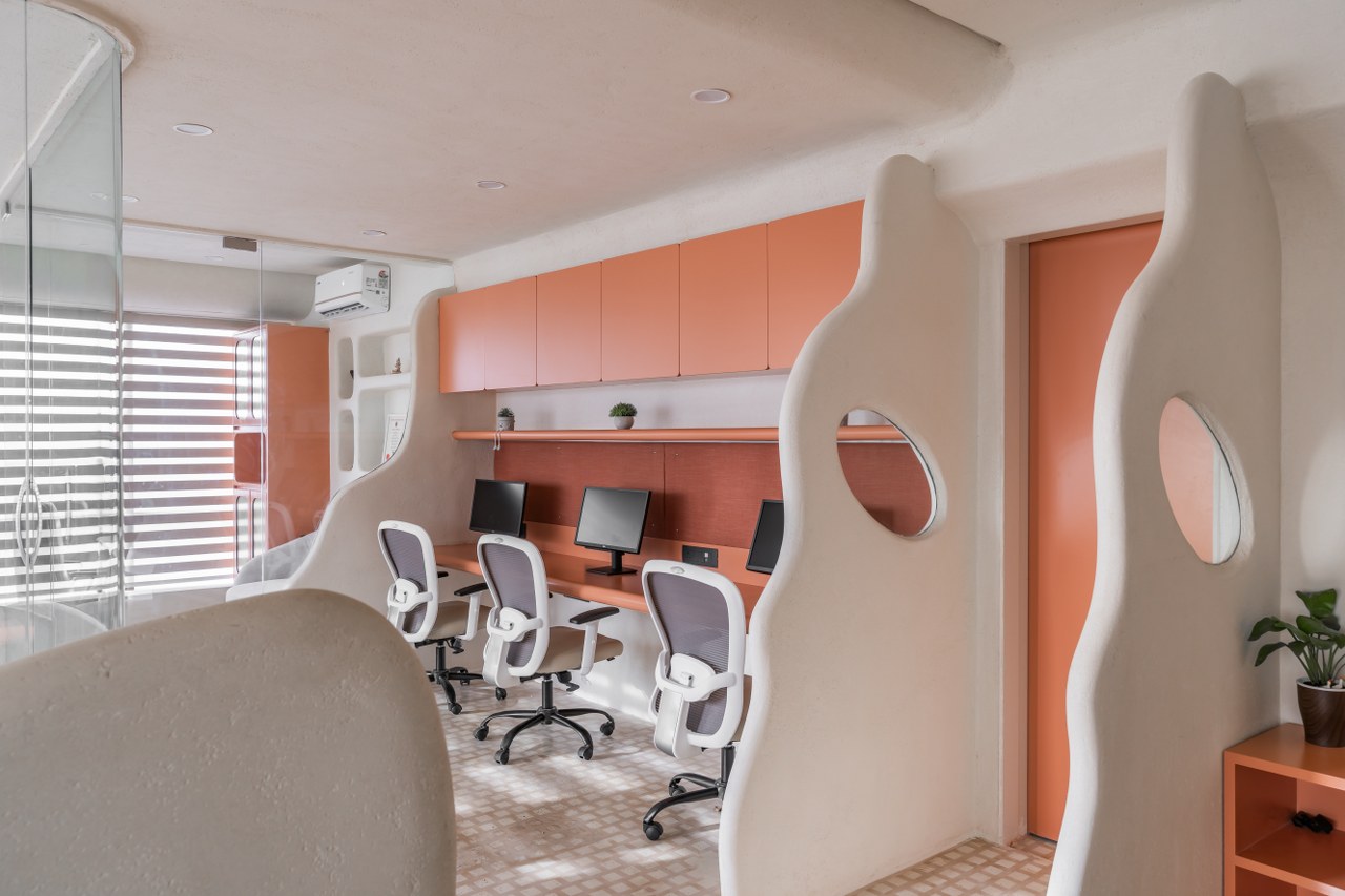 With Focus on Ergonomic Design, This Office Space Breaks Monotony ...