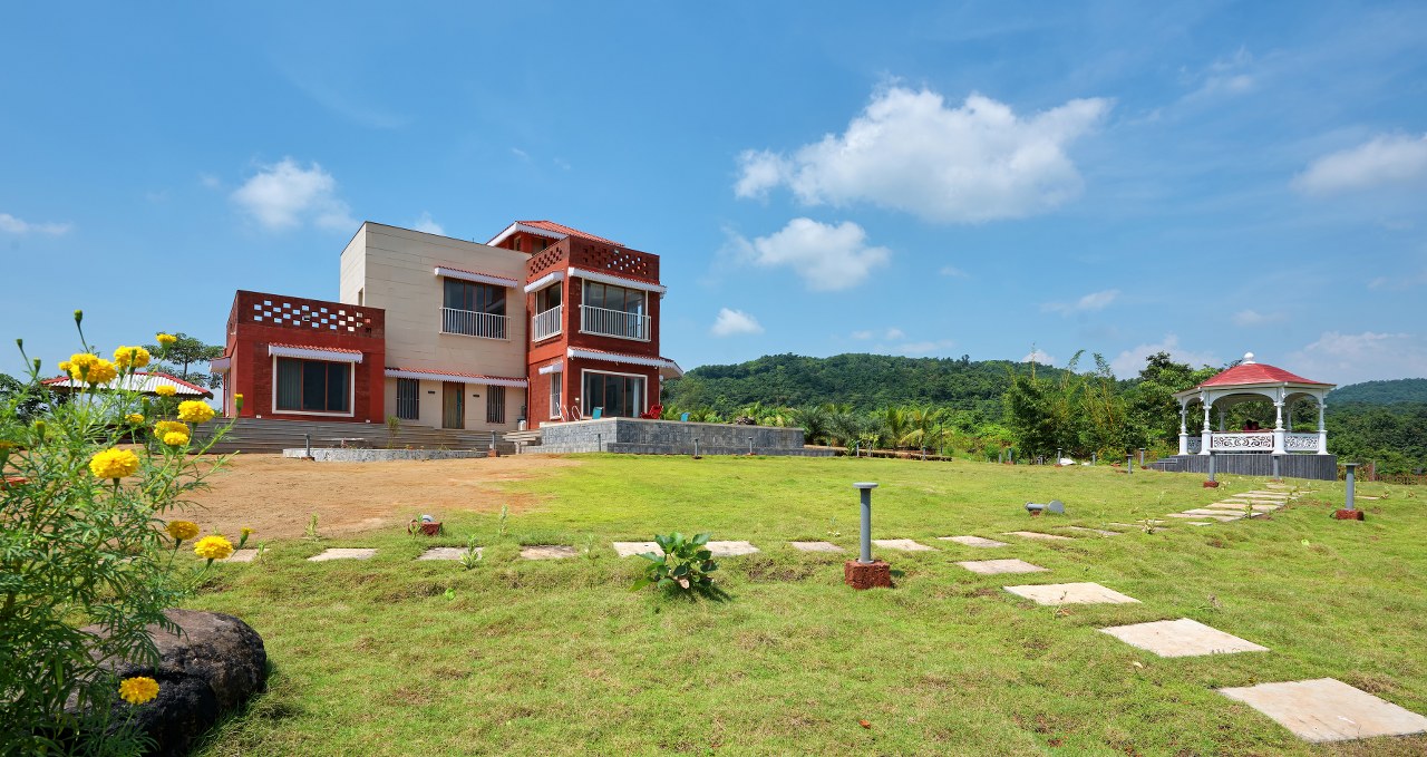 This Modern Farmhouse is a Peaceful Sanctuary for its Dwellers ...