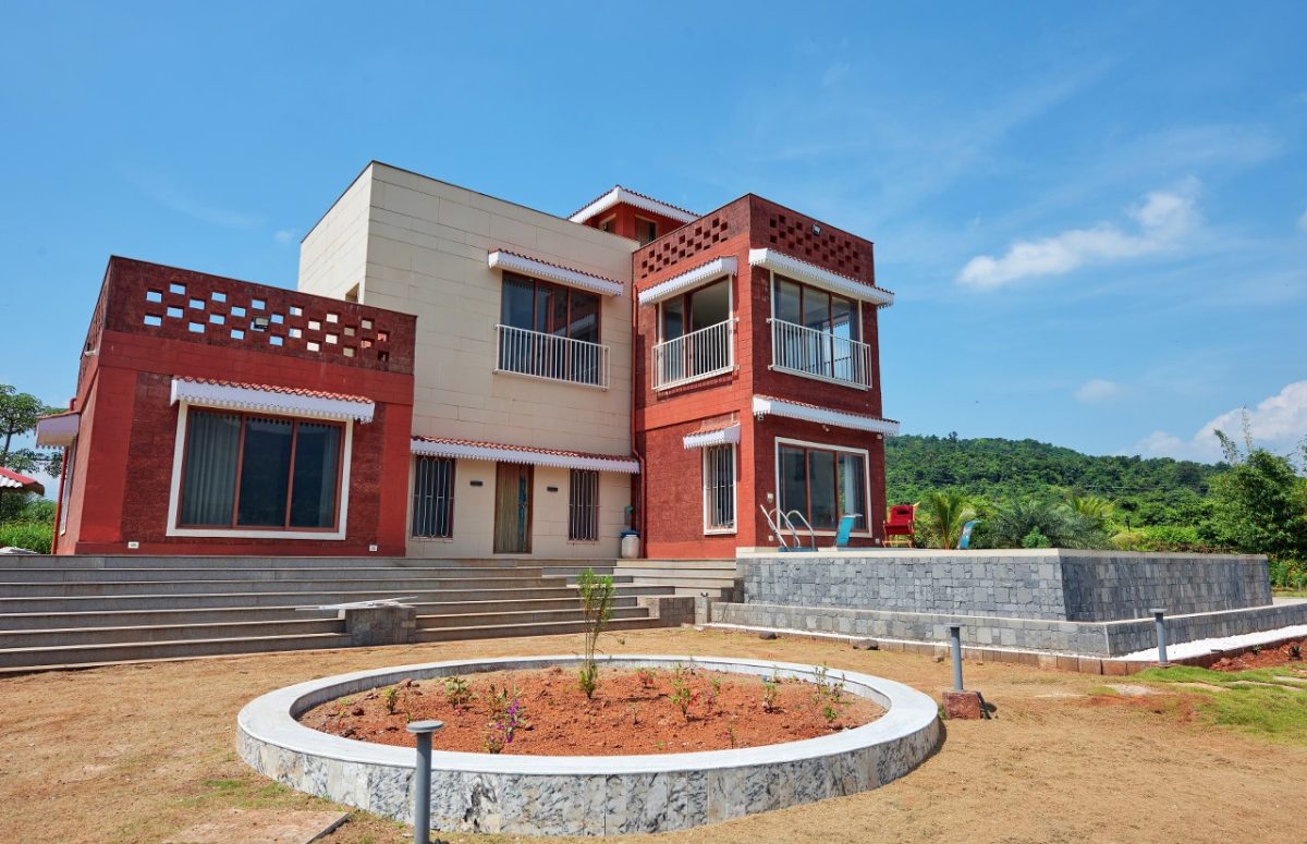This Modern Farmhouse is a Peaceful Sanctuary for its Dwellers ...