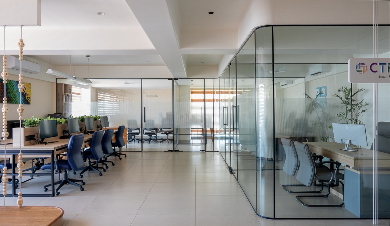This Open Layout Office Prioritises Transparency | JD Studio
