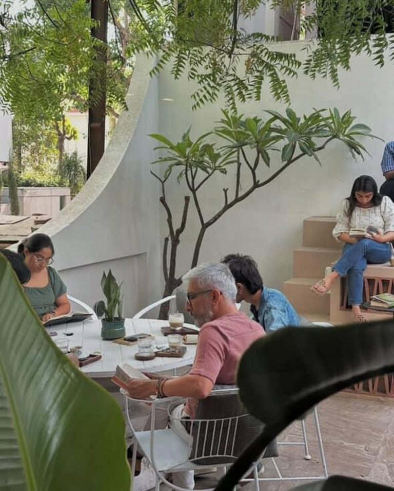 This Cafe Architecture is a Thoughtfully Designed Sanctuary | Skycon ...
