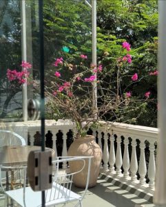 This Cafe Architecture is a Thoughtfully Designed Sanctuary | Skycon ...