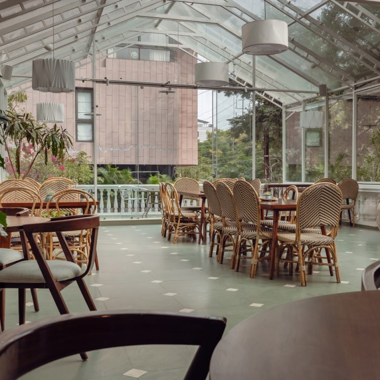 This Cafe Architecture is a Thoughtfully Designed Sanctuary | Skycon ...