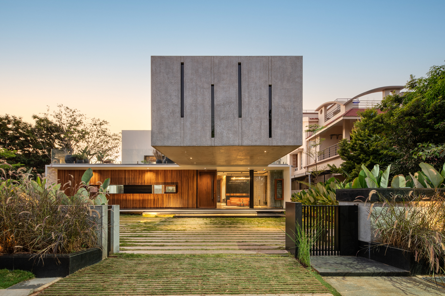 With Striking Cantilever Design, This House Blends Craft with Geometry ...