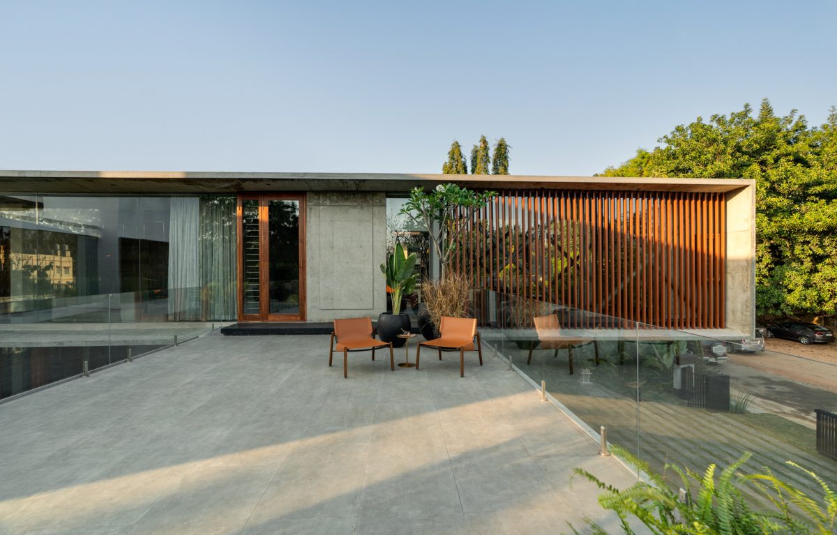 With Striking Cantilever Design, This House Blends Craft with Geometry ...