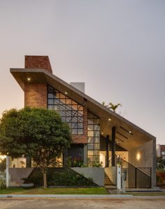 With a Sculptural Exposed Concrete Roof, This Home Accentuates Boldness ...