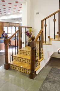 This Farmhouse Embraces Filler Slab Design with Terracotta Pots ...