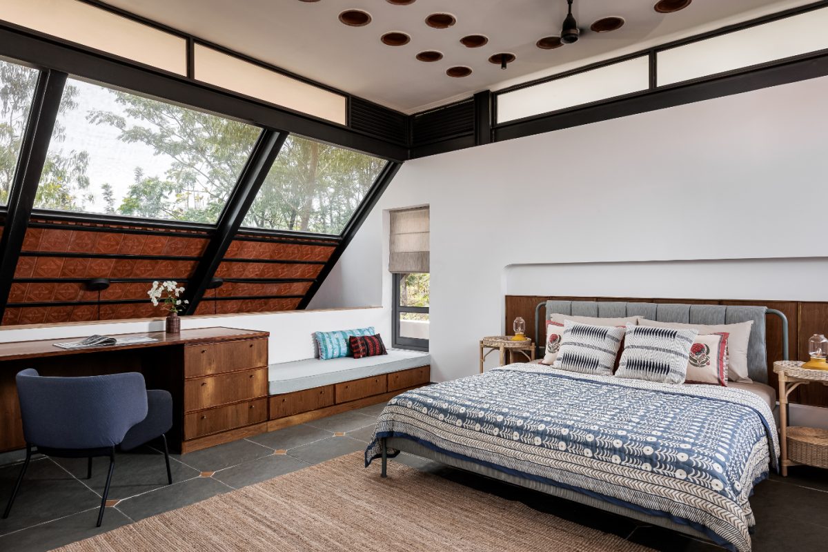 With Sculptural Steel Roof, This Guest House Design is Robust yet ...