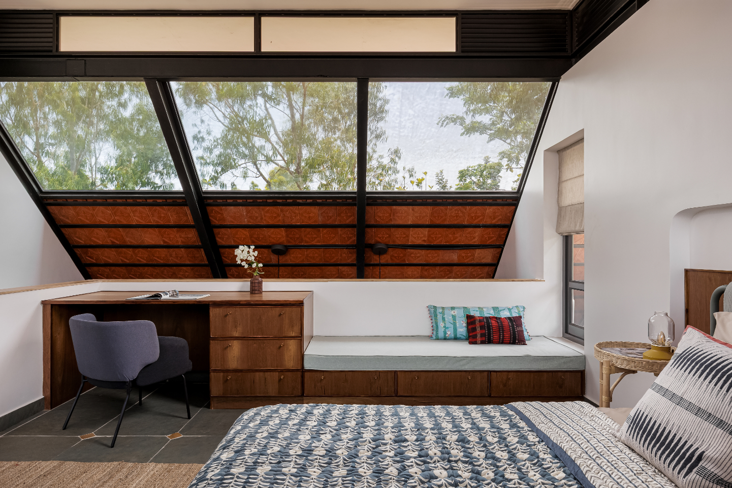 With Sculptural Steel Roof, This Guest House Design is Robust yet ...