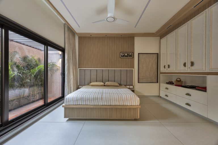 The Jaali Design in this Layered Home Exudes Earthiness | Pranav Patel ...