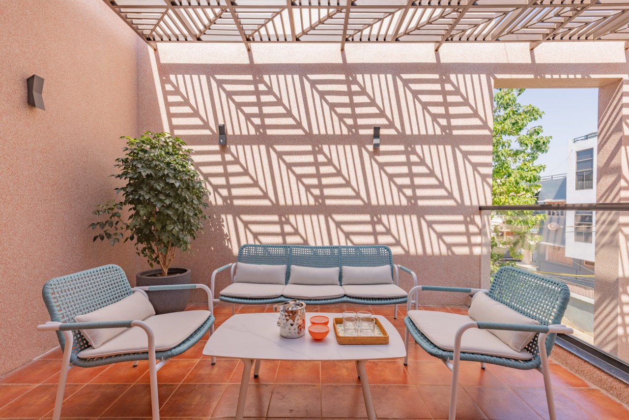 The Jaali Design in this Layered Home Exudes Earthiness | Pranav Patel ...